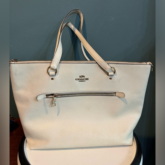 Coach | Bags | Coach F7968 Cross Grain Chalk Leather Gallery Zip Top ...